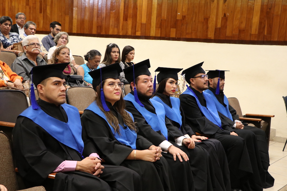 Realizan ceremonia simbólica a egresados de la Maestría en Administración de Negocios | Centro ...